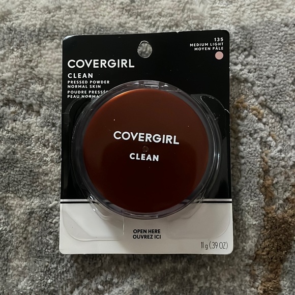 COVERGIRL | Makeup | Nwt Covergirl Clean Pressed Powder 35 Medium Pale ...